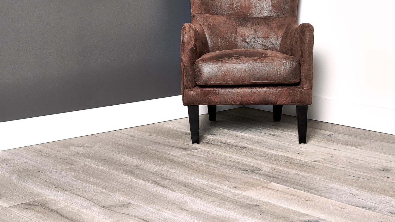 Vintage White 7 1⁄2" White Oak Engineered Hardwood Flooring - ADM Flooring